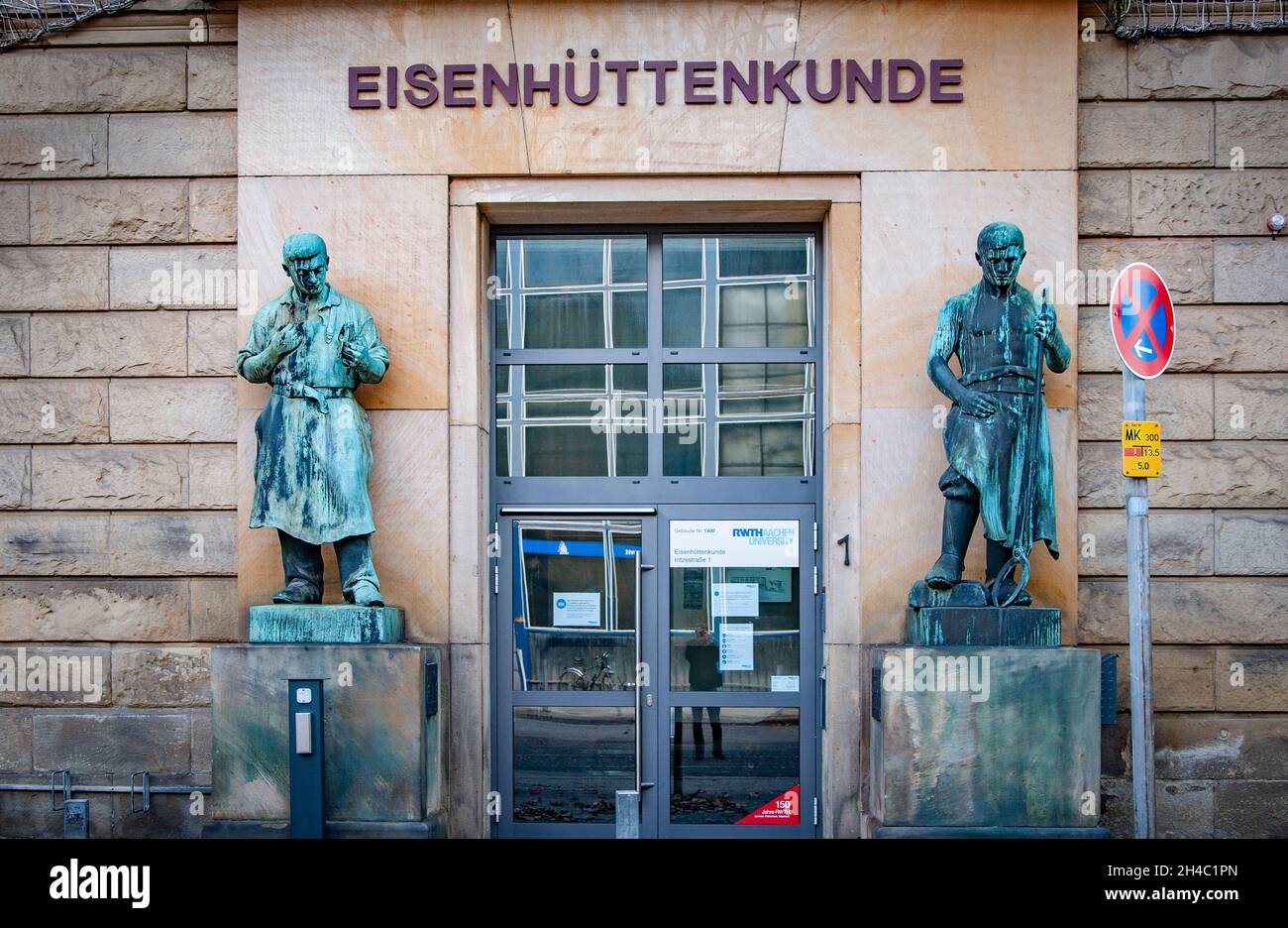 AACHEN, GERMANY. OCTOBER 04, 2020. Statues next to the entrance to the ...