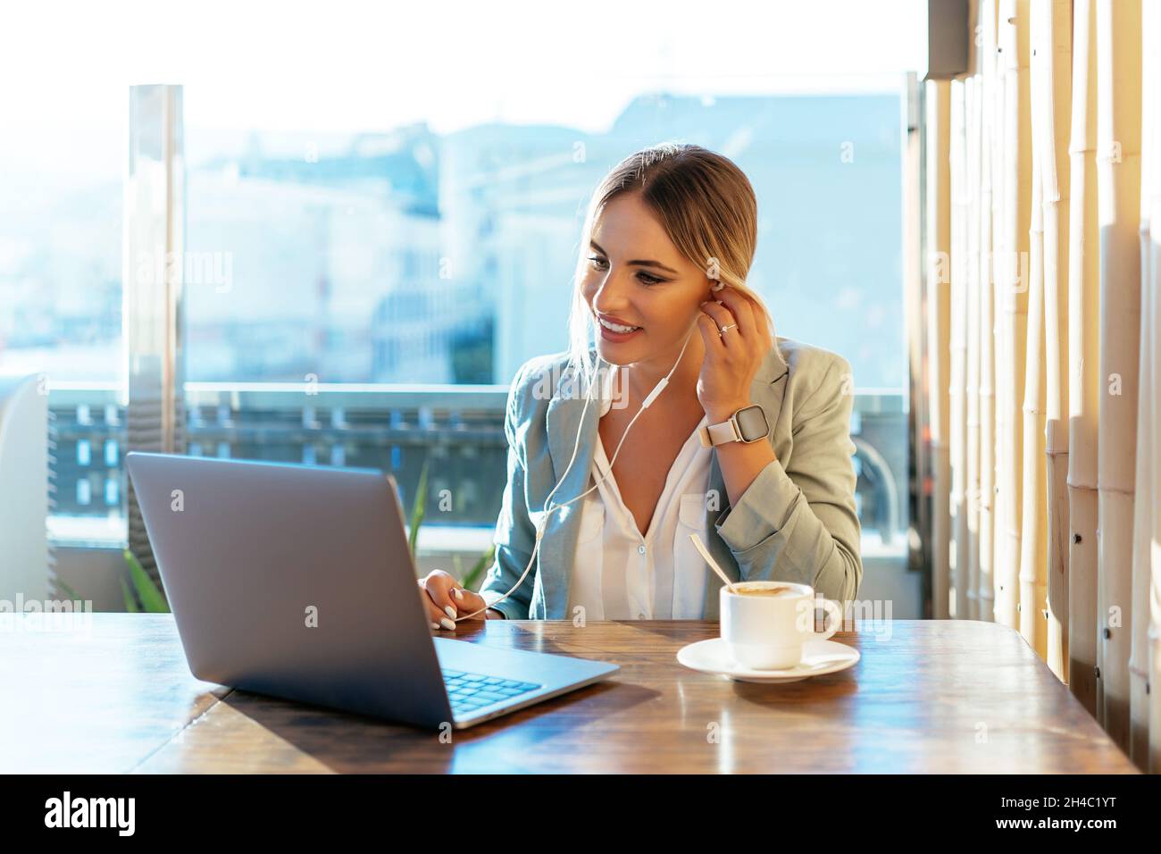 Video call with laptop hi-res stock photography and images - Alamy
