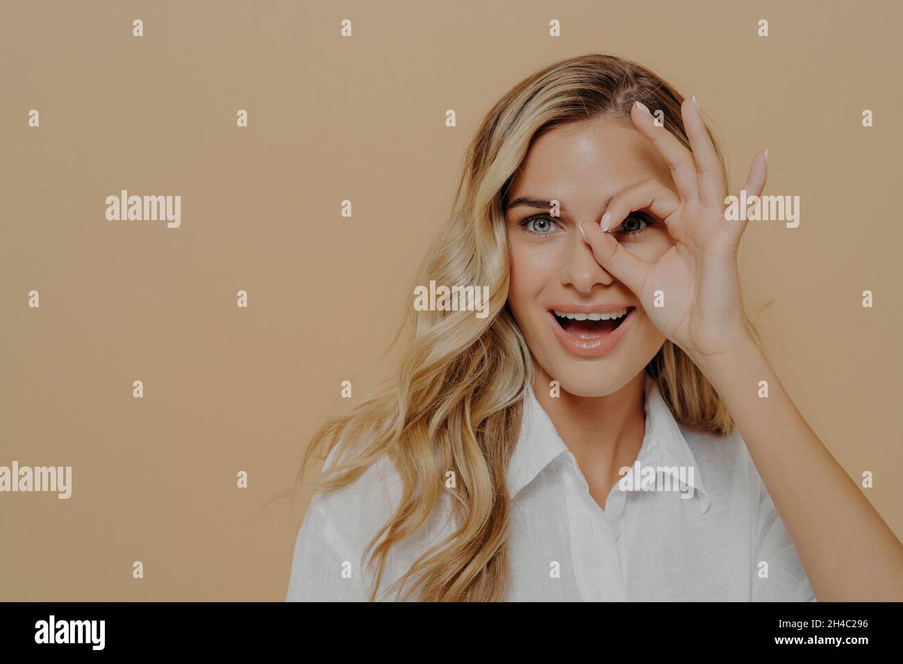 Gesture of success hi-res stock photography and images - Alamy