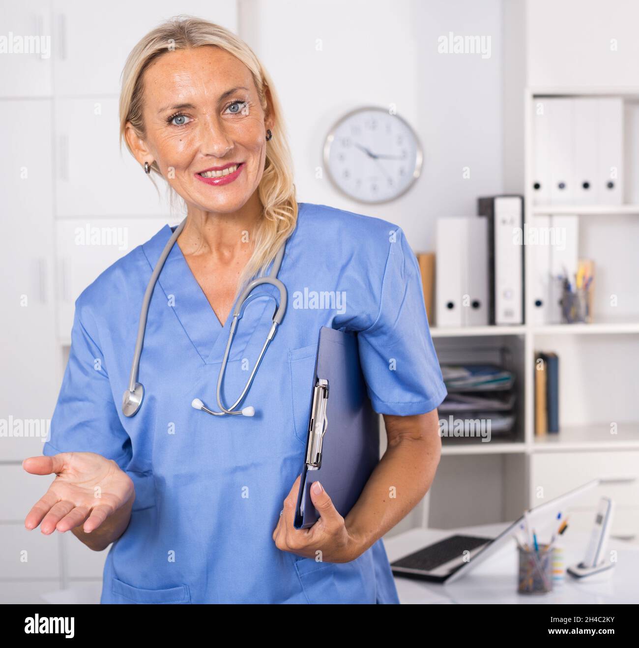 Female doctor welcoming clinic hi-res stock photography and images - Alamy