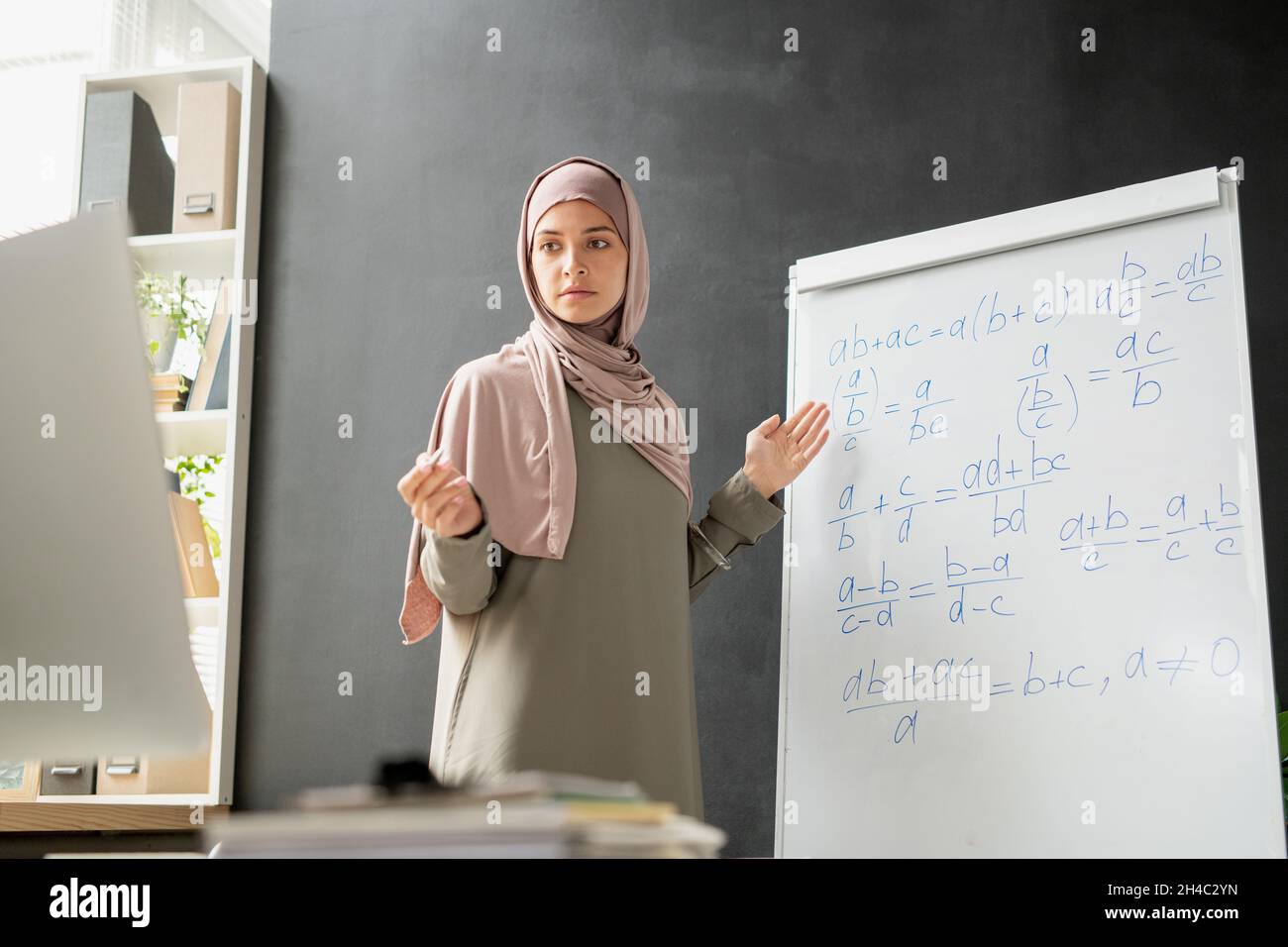 Teacher whiteboard video hi-res stock photography and images - Alamy