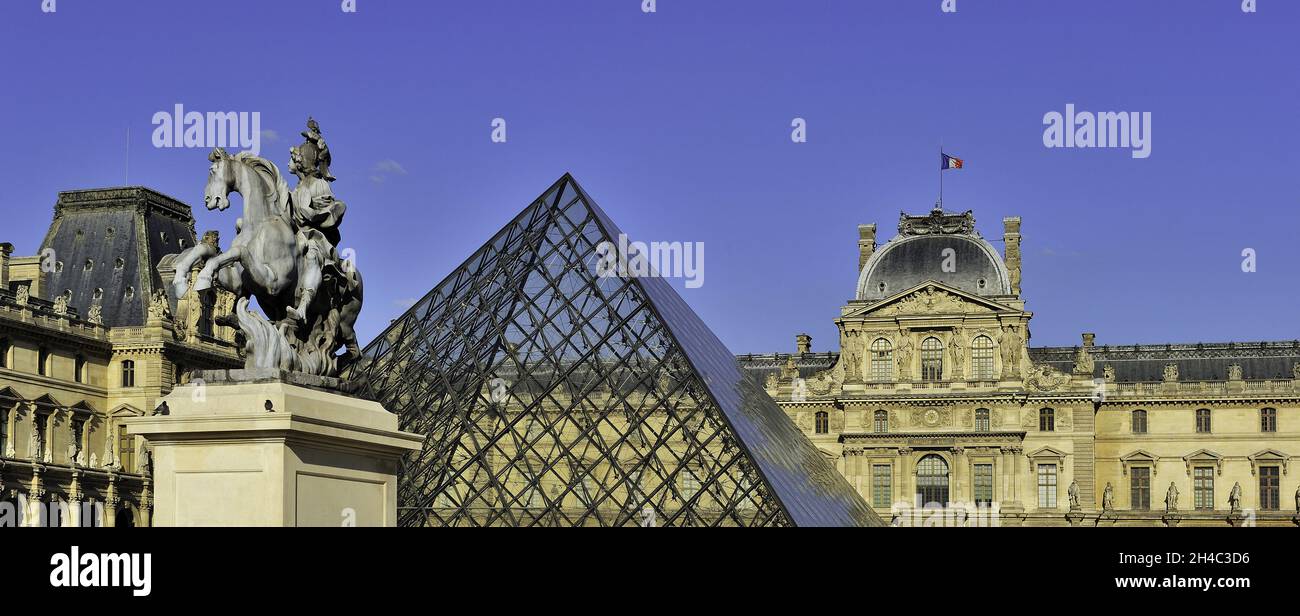 France, Paris (75) 1st arrondissement, the Pyramid and Louvre museum ...