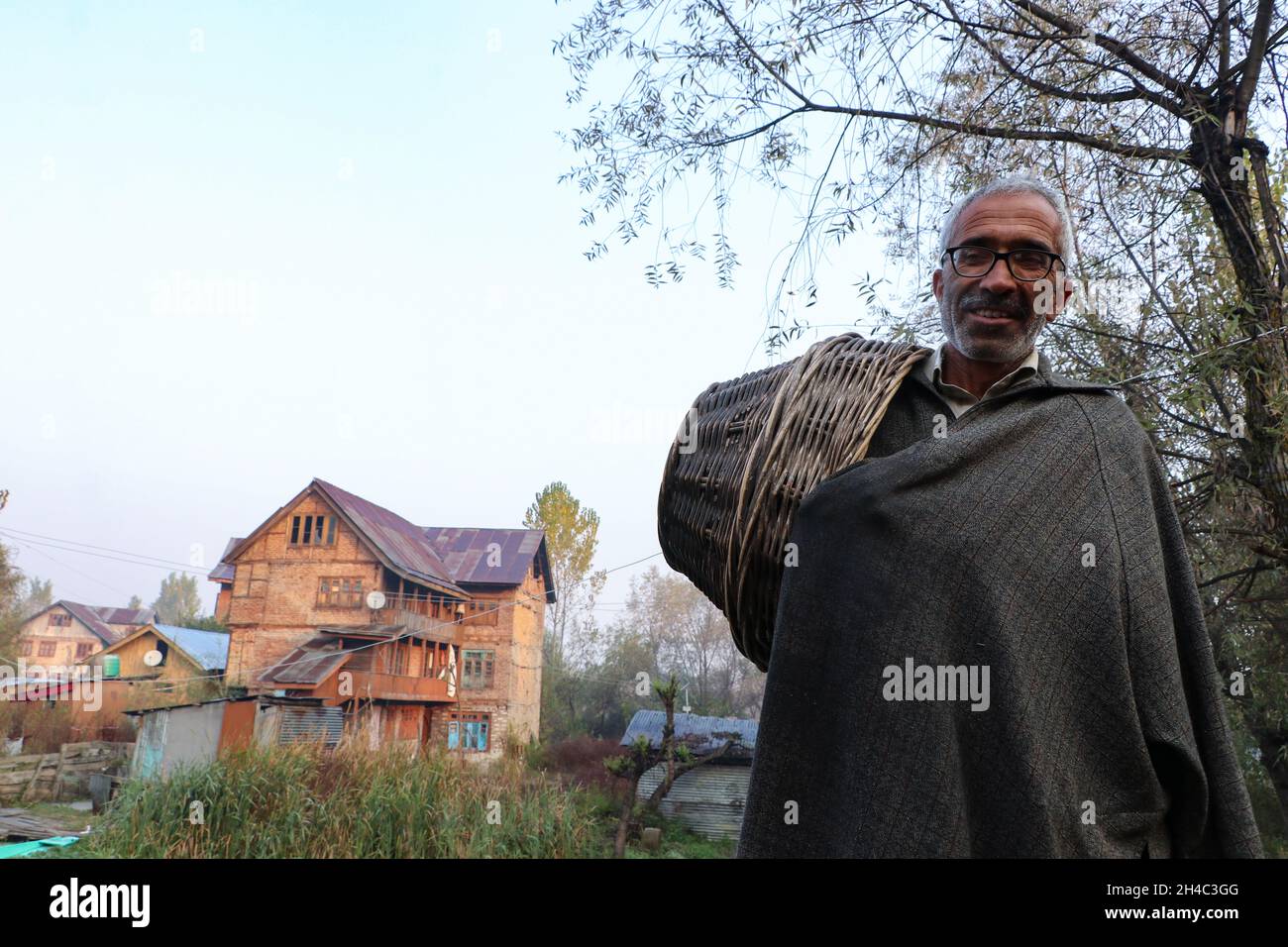 Srinagar, Jammu and Kashmir, India. 2nd Nov, 2021. A Kashmiri man ...