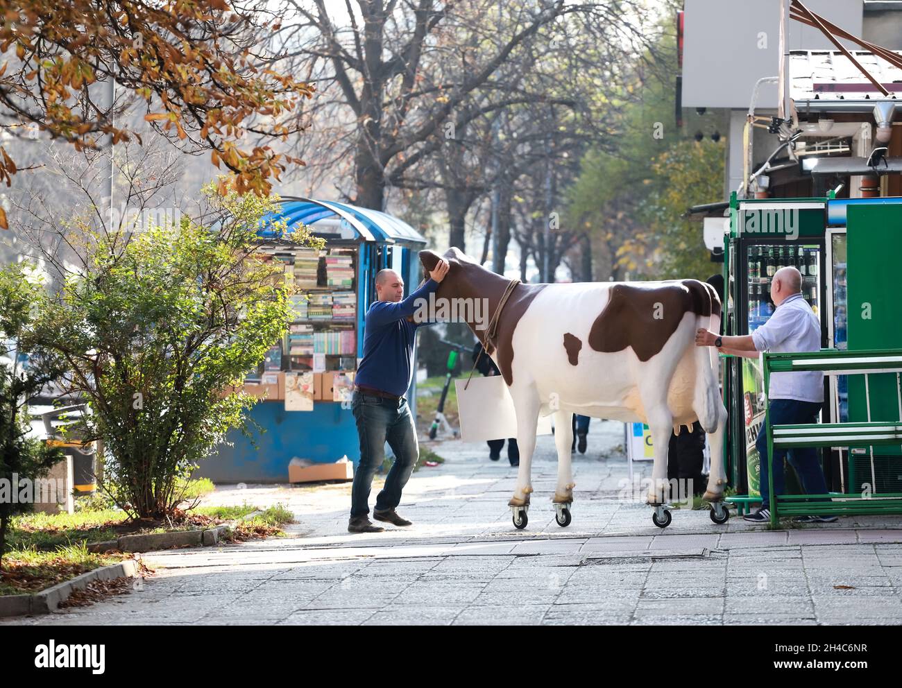 Sculpture cow switzerland hi-res stock photography and images - Alamy