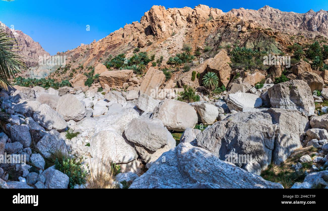 Massive rocks in Wadi Tiwi, Oman Stock Photo - Alamy