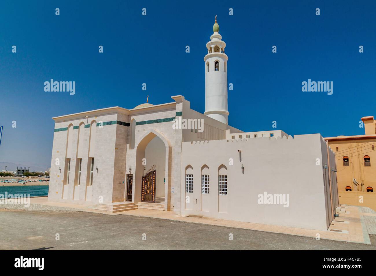 Mosque in Ayjah village near Sur, Oman Stock Photo - Alamy