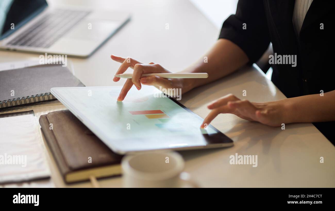 Tapping fingers hi-res stock photography and images - Alamy