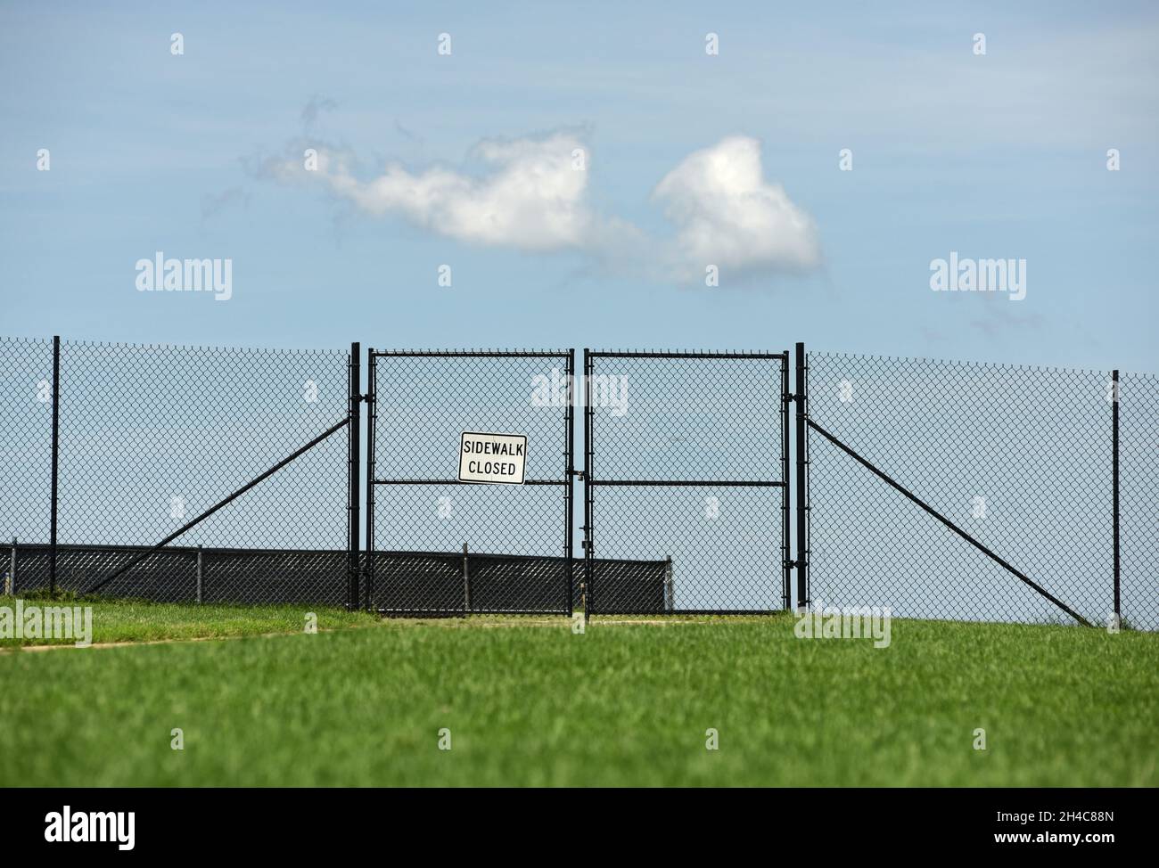 Pavement closed sign hi-res stock photography and images - Alamy