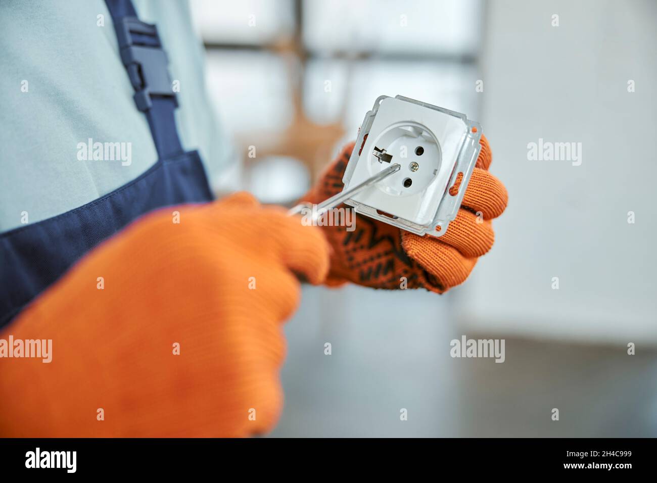 Male electrician hands fixing electrical wall socket Stock Photo - Alamy