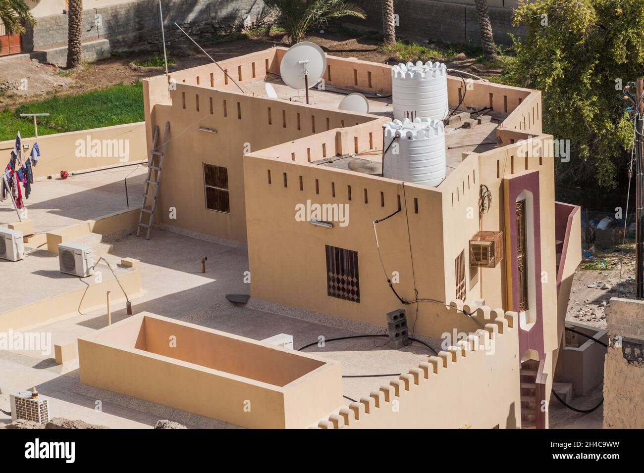 Water tanks on rooftop hi-res stock photography and images - Alamy