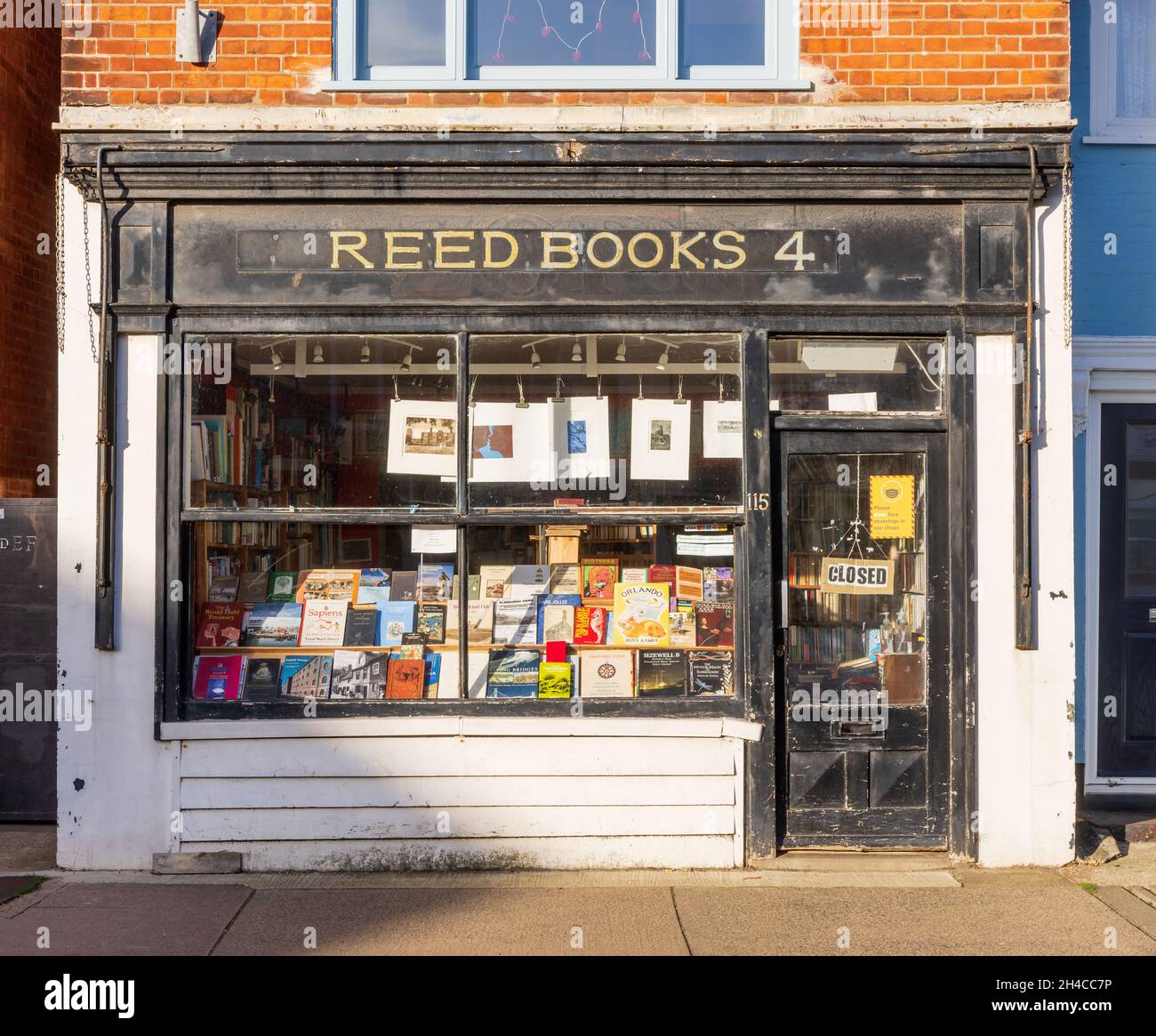 Run down high street hi-res stock photography and images - Alamy
