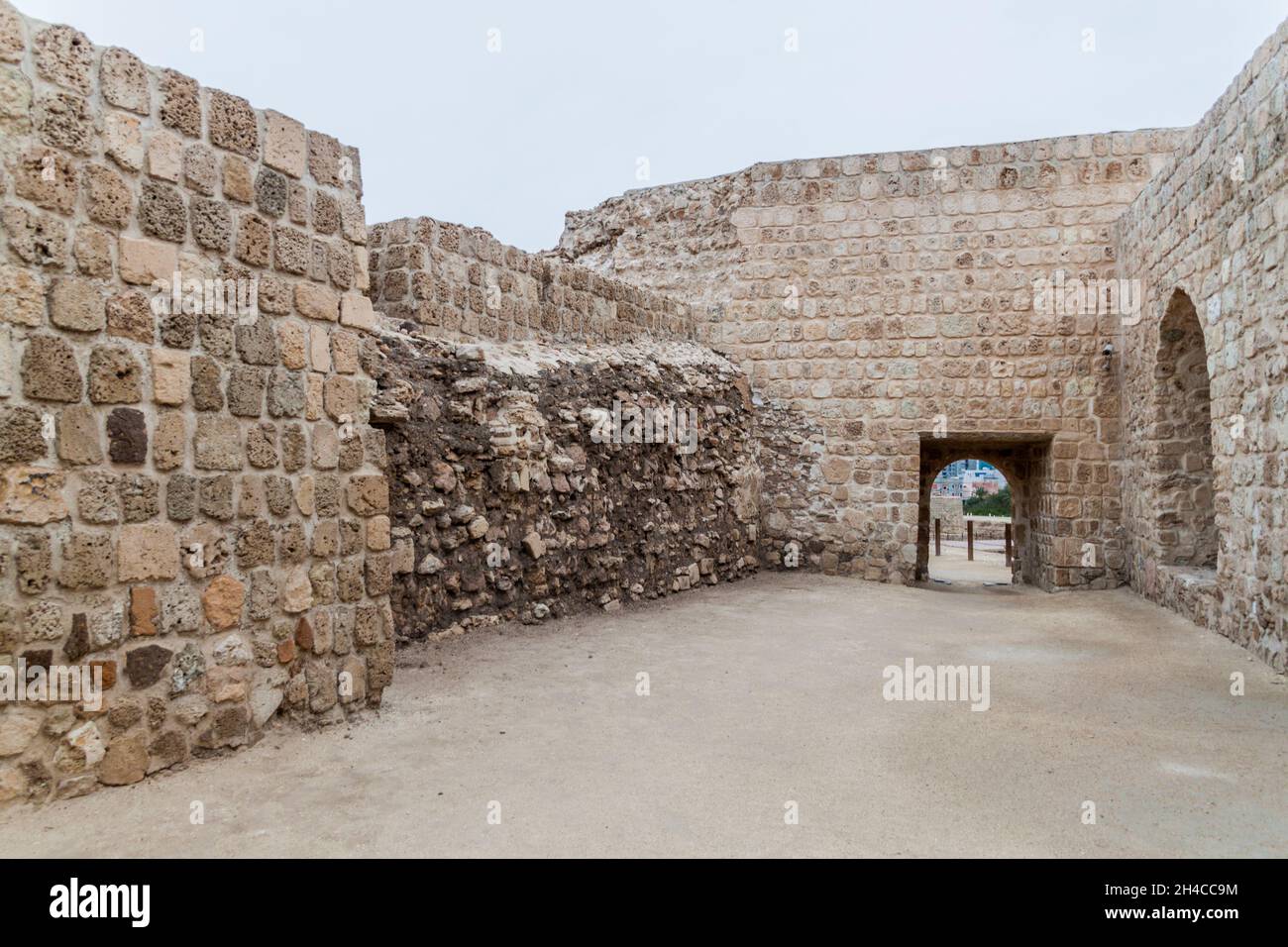 Walls of Bahrain Fort Qal'at al-Bahrain in Bahrain Stock Photo - Alamy