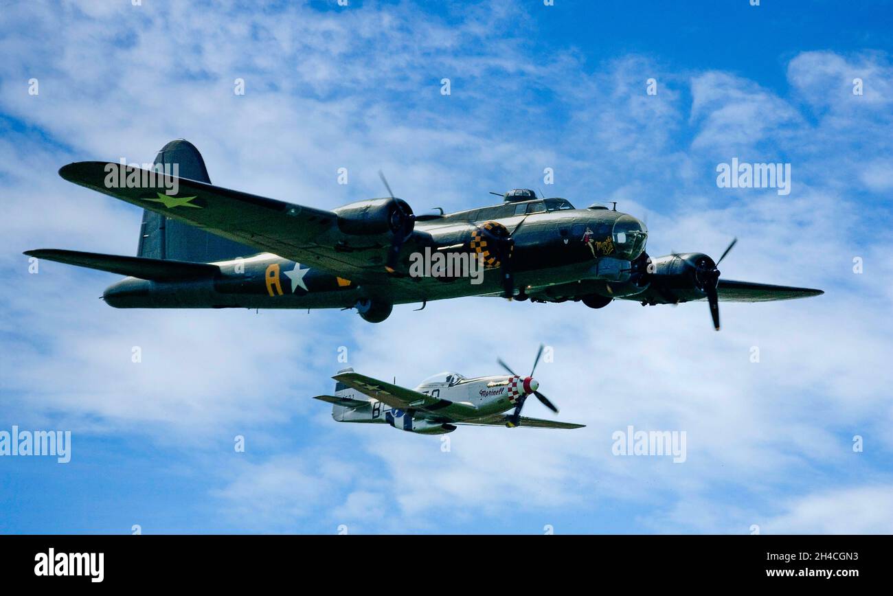 Boeing B17 Flying Fortress World War 2 Aircraft North American P-51 ...