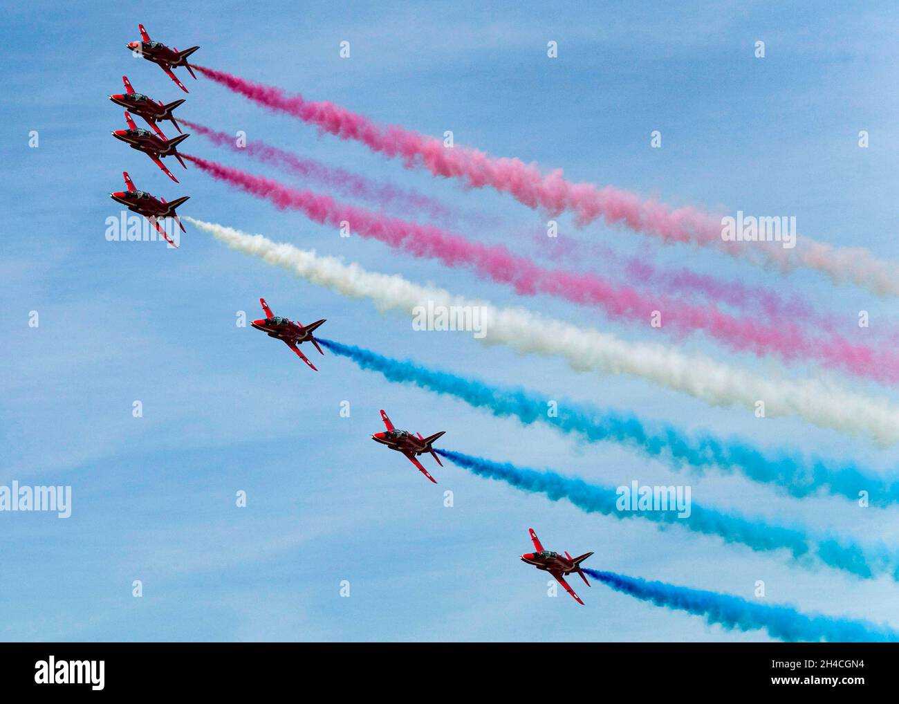 Flypast of jets hi-res stock photography and images - Alamy