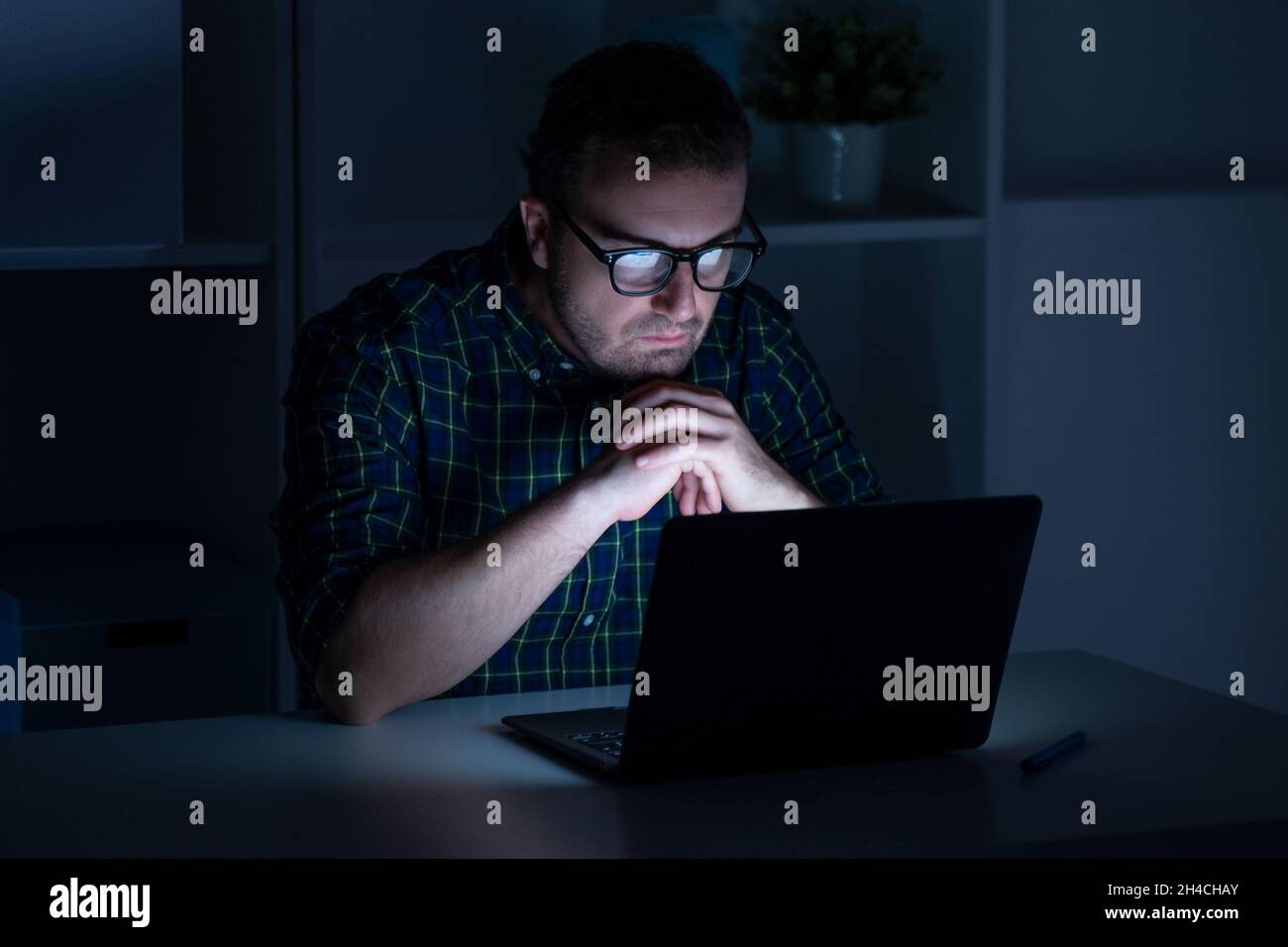 Computer programmer man hi-res stock photography and images - Alamy