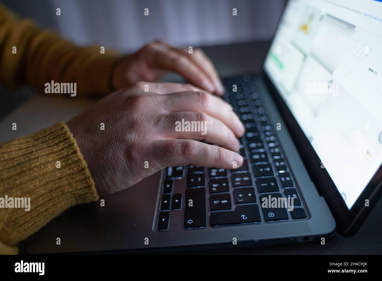 Binary search algorithm hi-res stock photography and images - Alamy