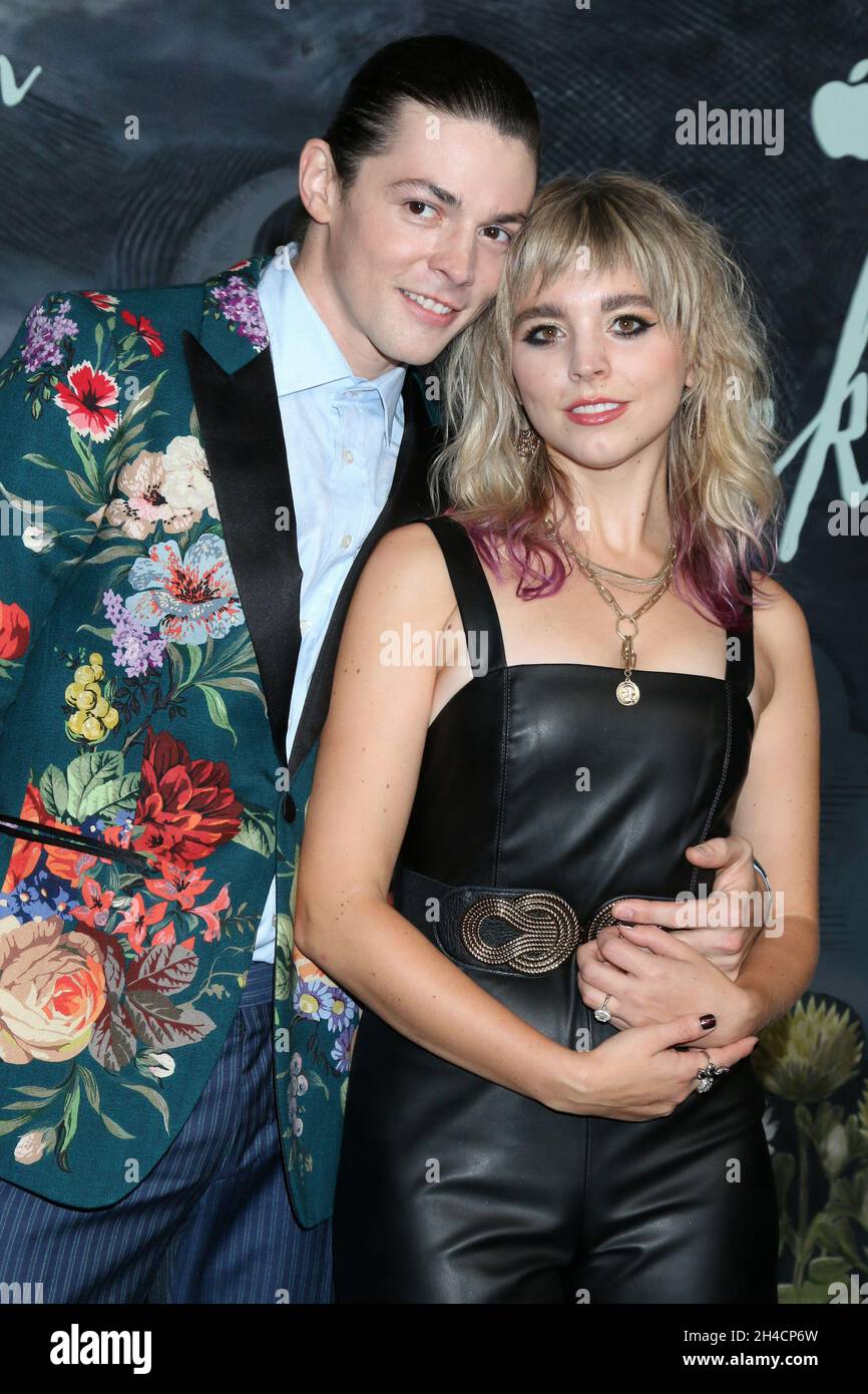 LOS ANGELES - NOV 1: Adrian Blake Enscoe, Sydney Shepherd at the Apple ...