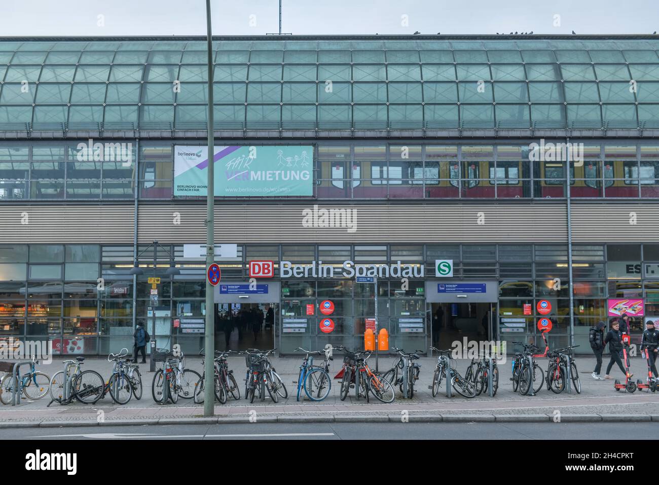 Bahnhof Spandau, Spandau, Berlin, Deutschland Stock Photo - Alamy