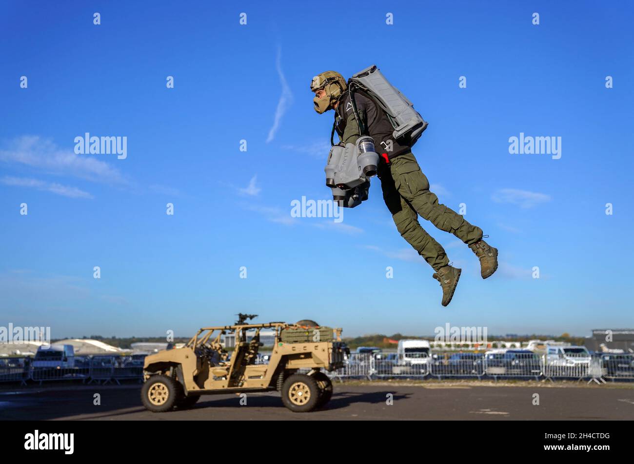 'Jet Man' Richard Browning demonstrating Gravity, a human jet suit ...