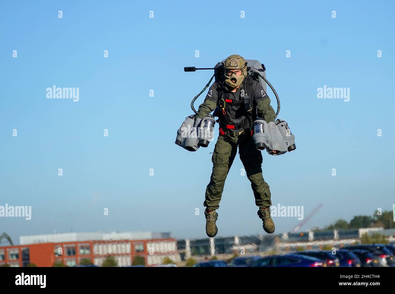 'Jet Man' Richard Browning demonstrating Gravity, a human jet suit ...