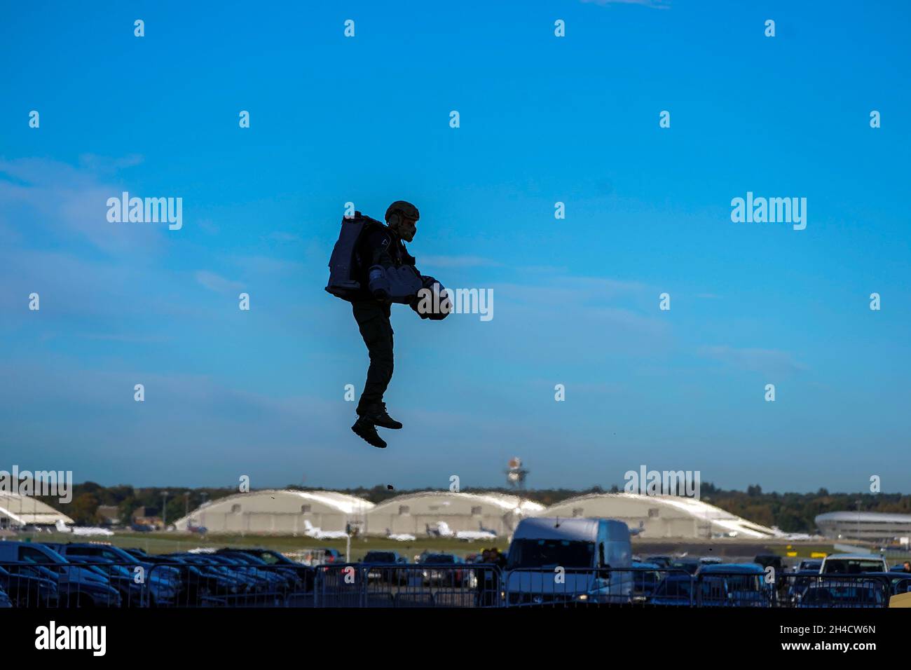 'Jet Man' Richard Browning demonstrating Gravity, a human jet suit ...