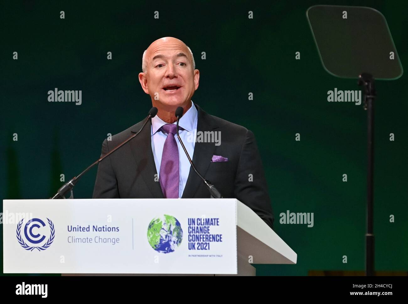 Jeff bezos amazon speaking hi-res stock photography and images - Alamy