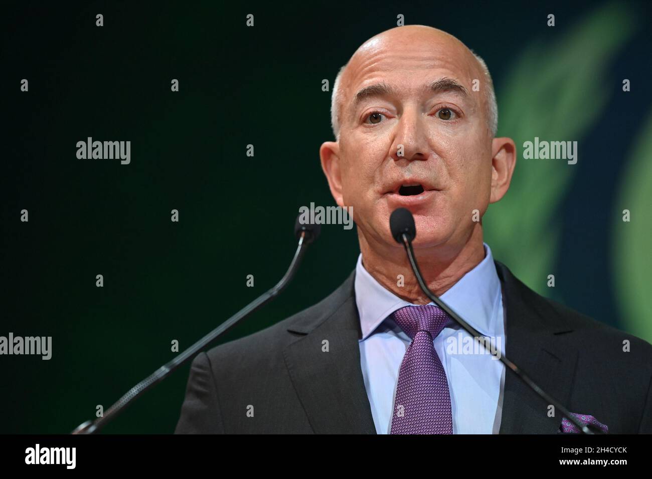 Jeff bezos amazon speaking hi-res stock photography and images - Alamy