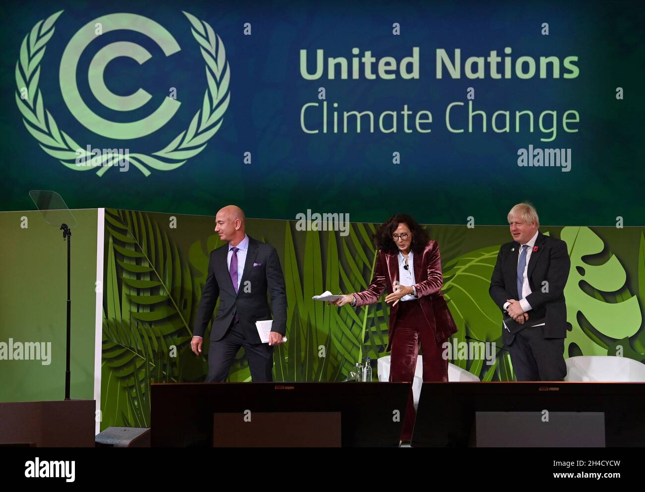 Jeff bezos amazon stage hi-res stock photography and images - Alamy