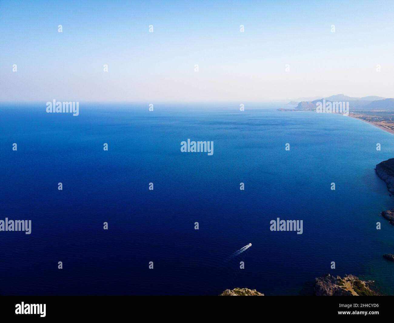 Aerial view of a speedboat traveling on the water Stock Photo - Alamy