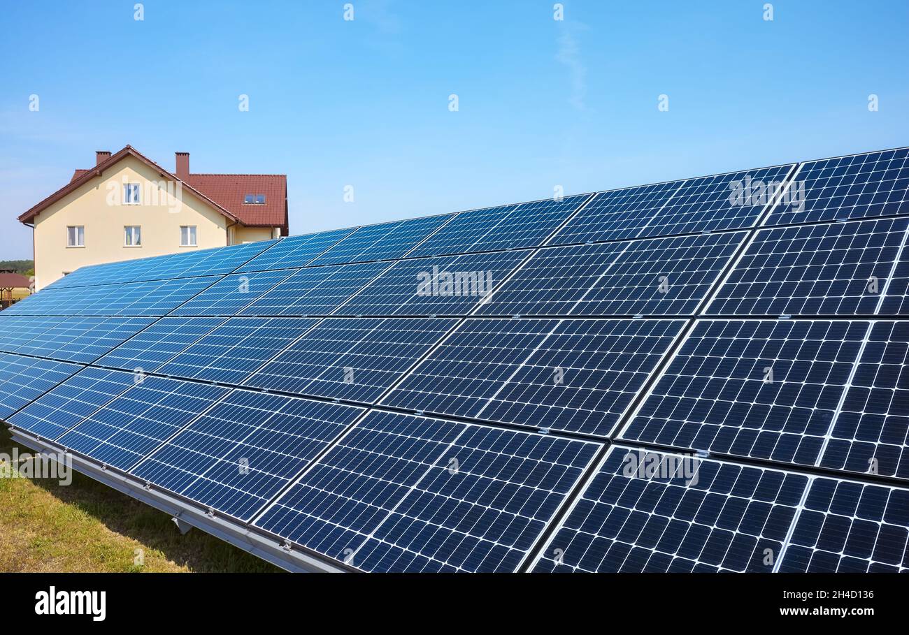 Modern solar panel house hi-res stock photography and images - Alamy