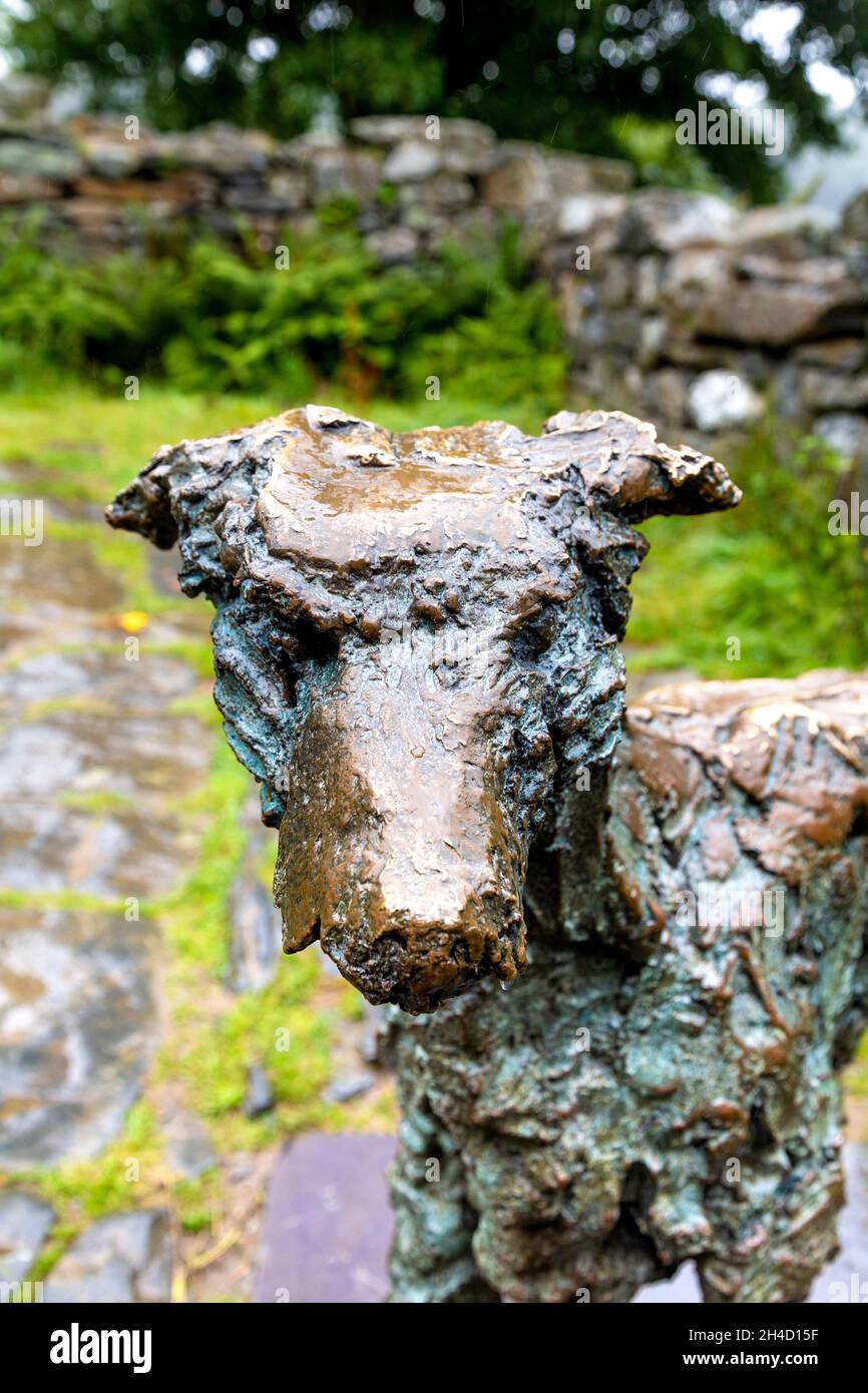 Gelert statue beddgelert snowdonia north hi-res stock photography and ...