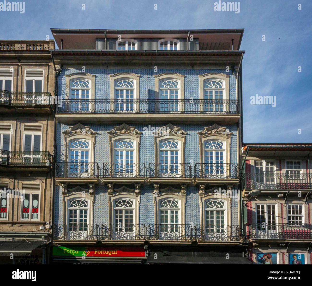 Azulejo tiled facade hi-res stock photography and images - Alamy