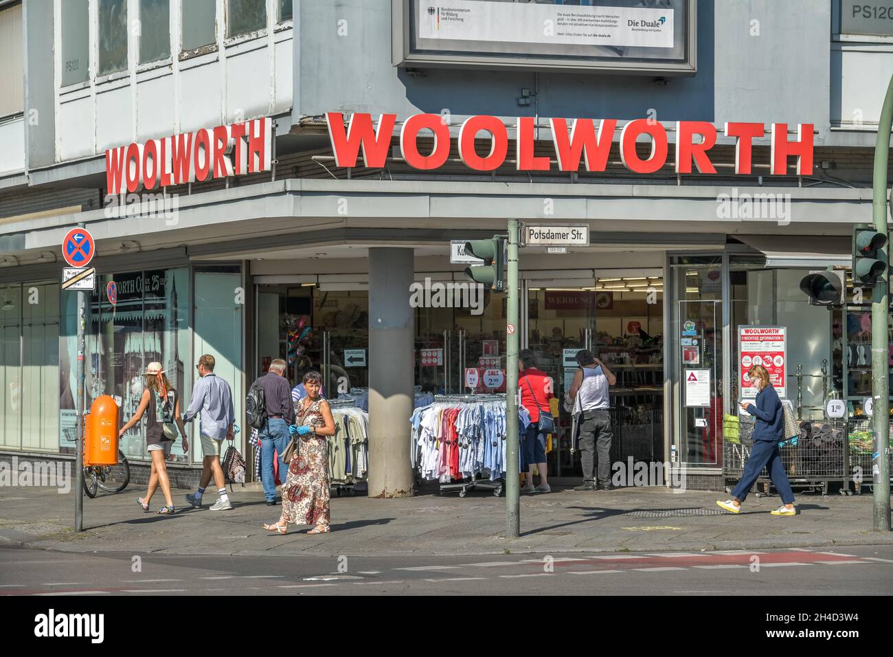 Woolworth laden hi-res stock photography and images - Alamy