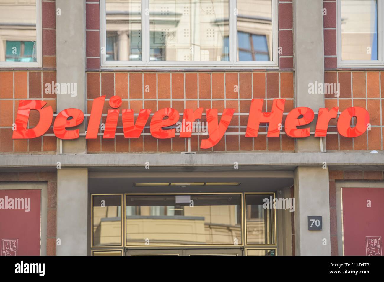 Delivery hero hi-res stock photography and images - Alamy
