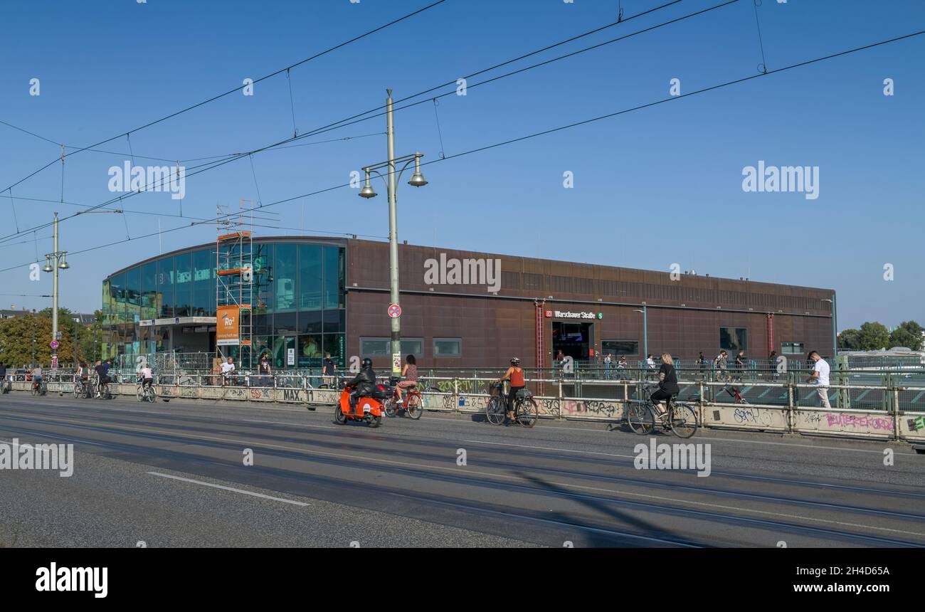 Bahnhof warschauer strasse hi-res stock photography and images - Alamy