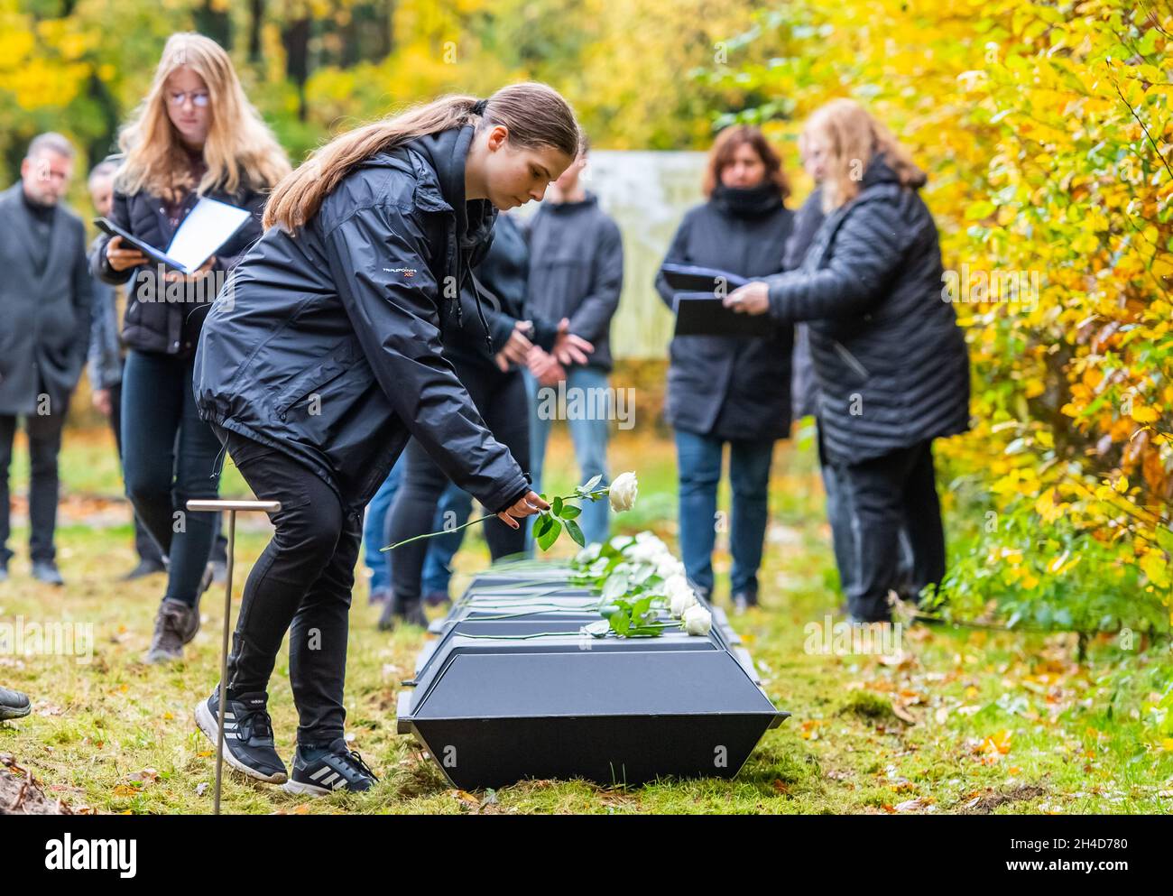 Bury the dead hi-res stock photography and images - Alamy