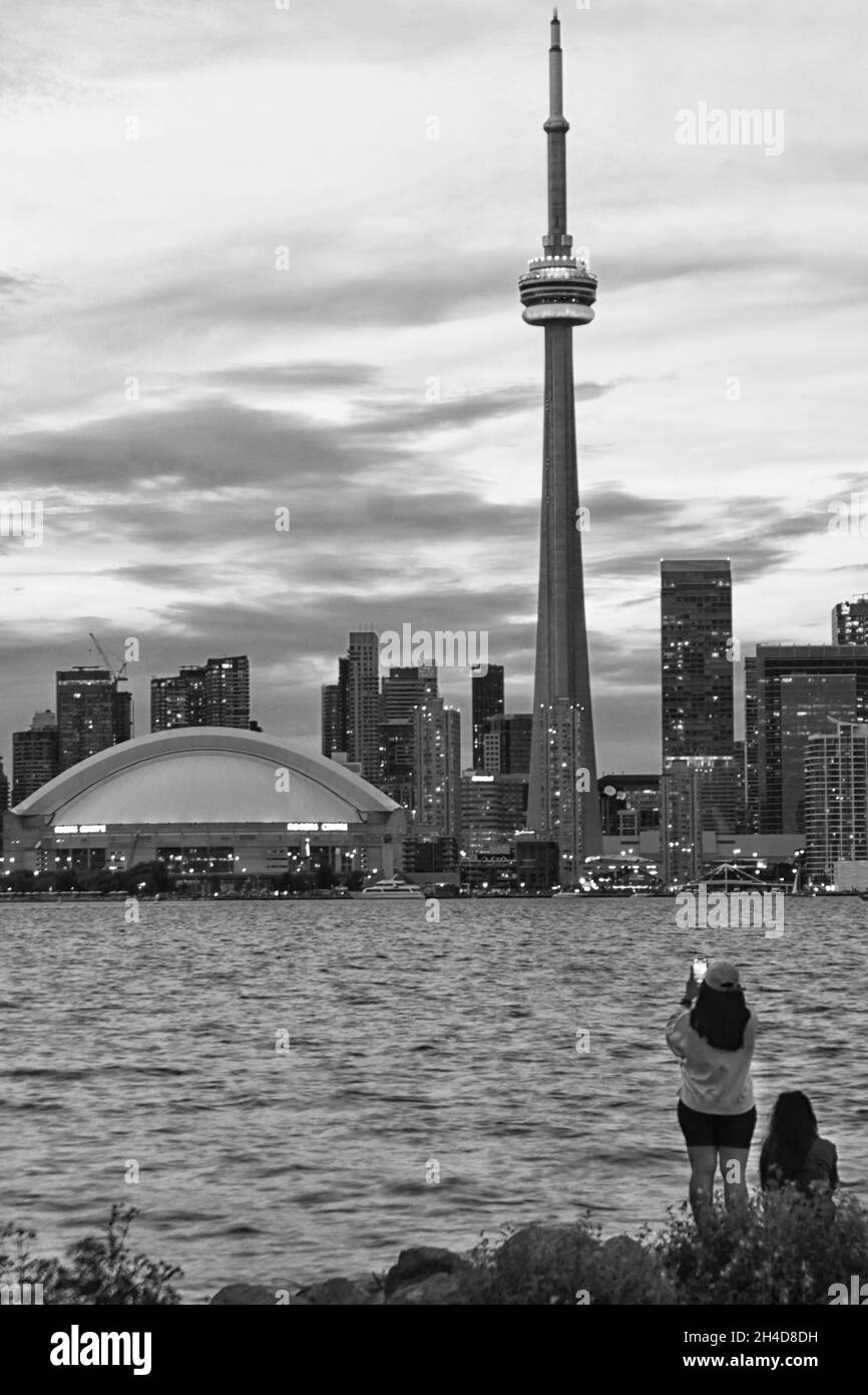 Toronto skyline daytime in lake Black and White Stock Photos & Images ...