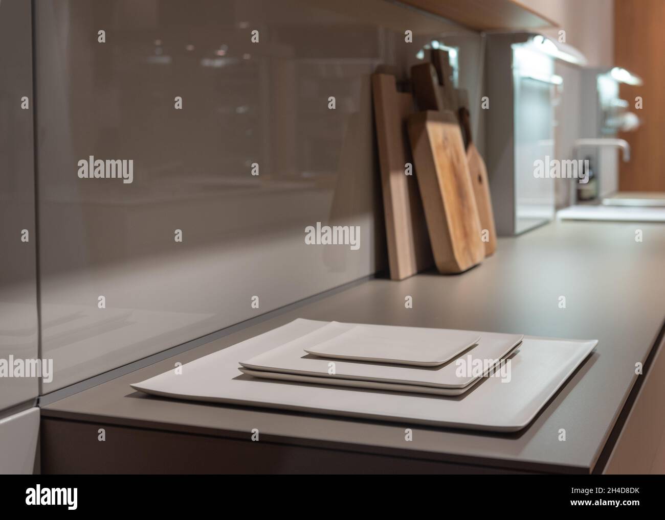 Flat plates hi-res stock photography and images - Alamy