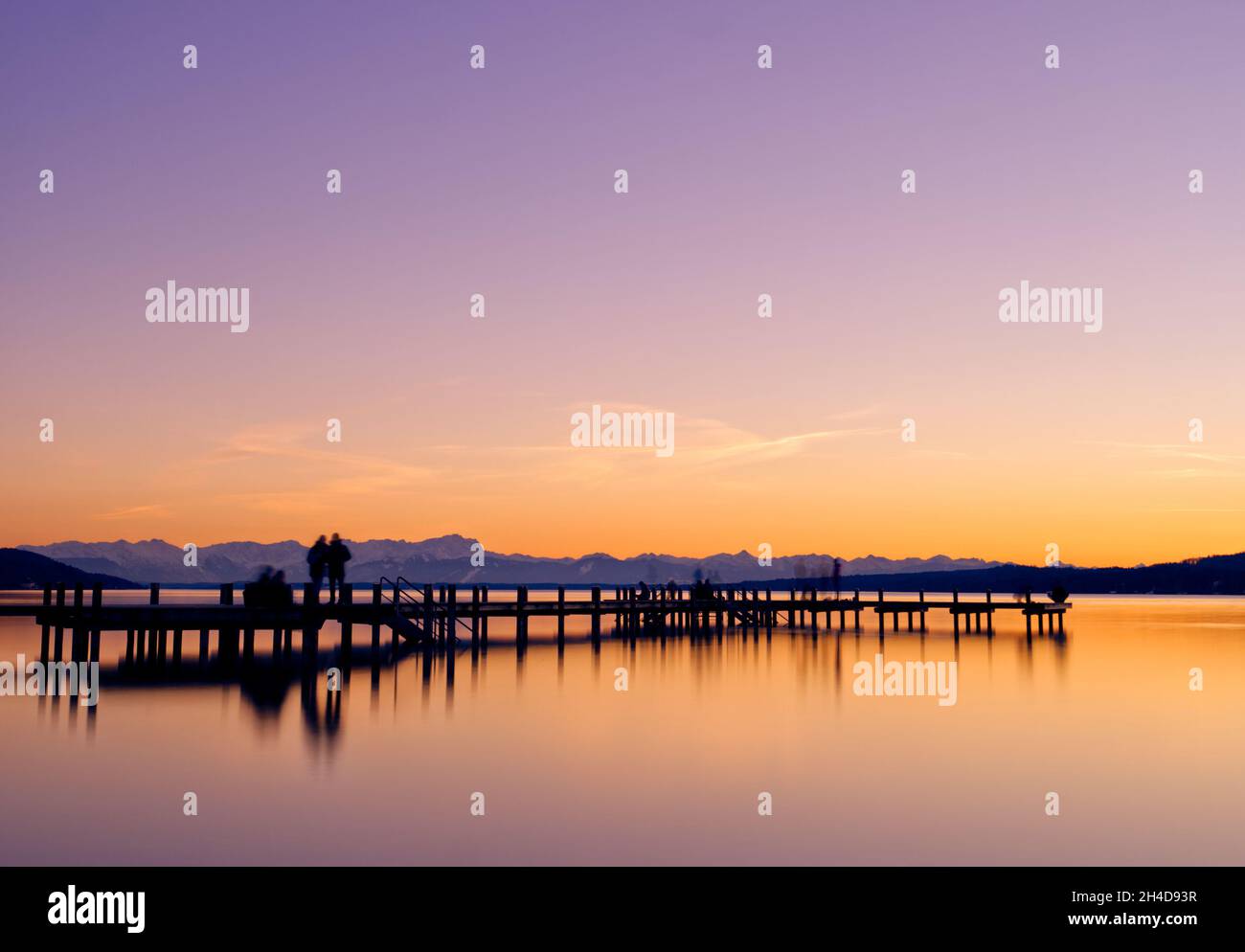 Am ufer sitzen hi-res stock photography and images - Alamy