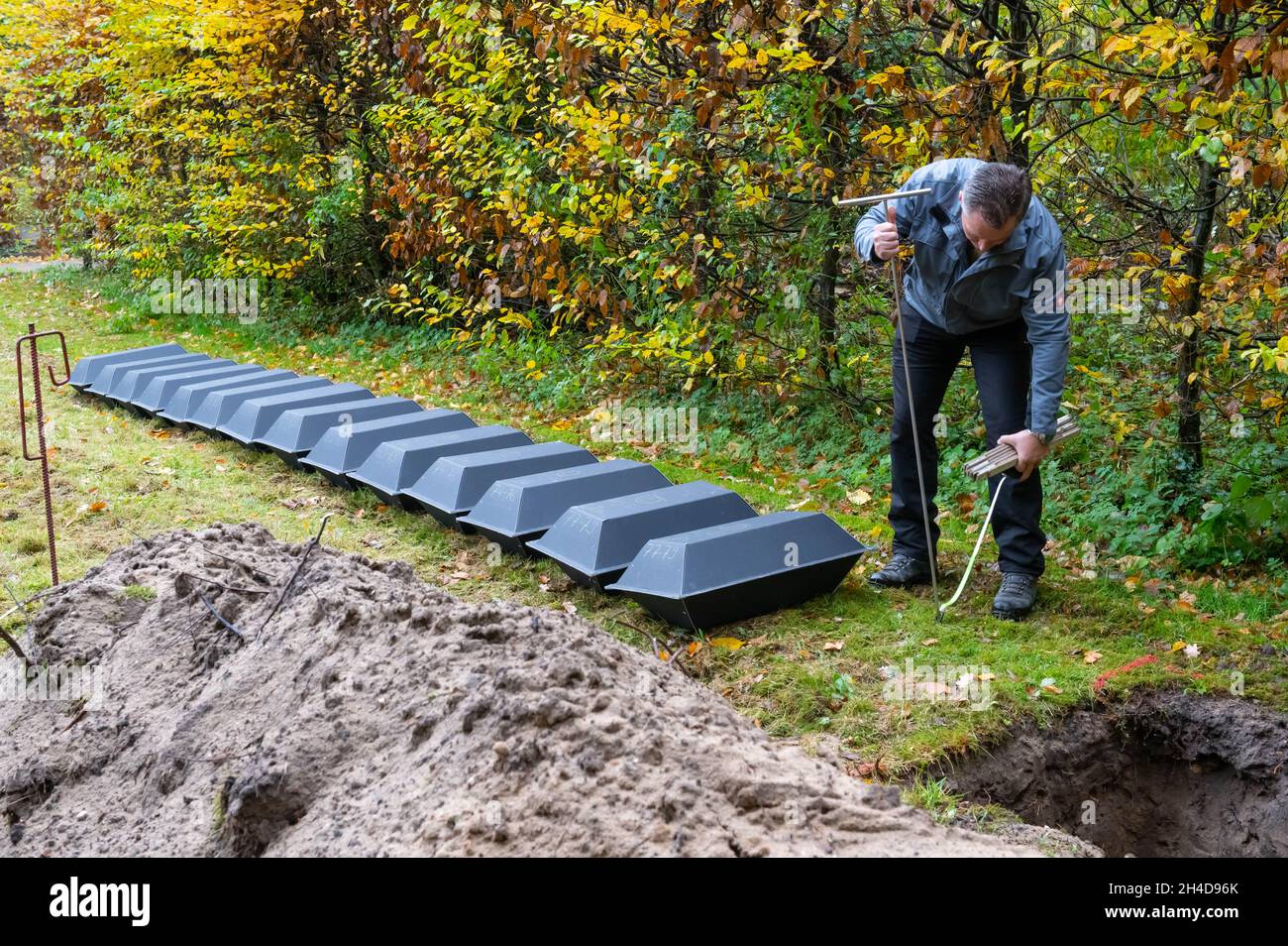 Dresden, Germany. 02nd Nov, 2021. Joachim Kozlowski prepares the ...