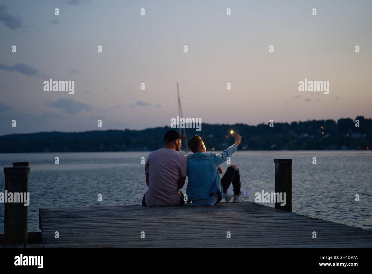 Junge im hintergrund hi-res stock photography and images - Alamy