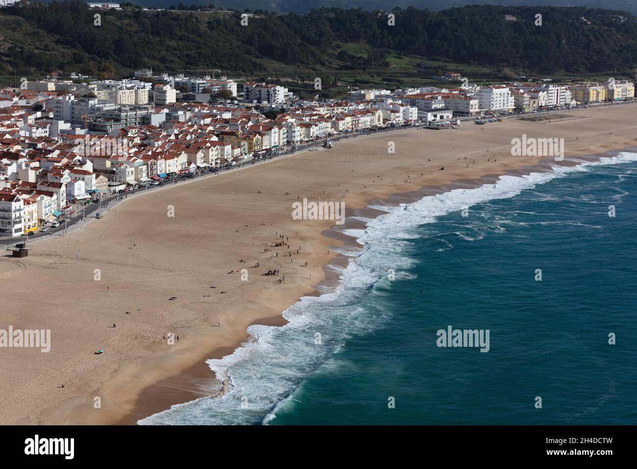 Der Strand von Nazare, Praia da Nazare Stock Photo - Alamy