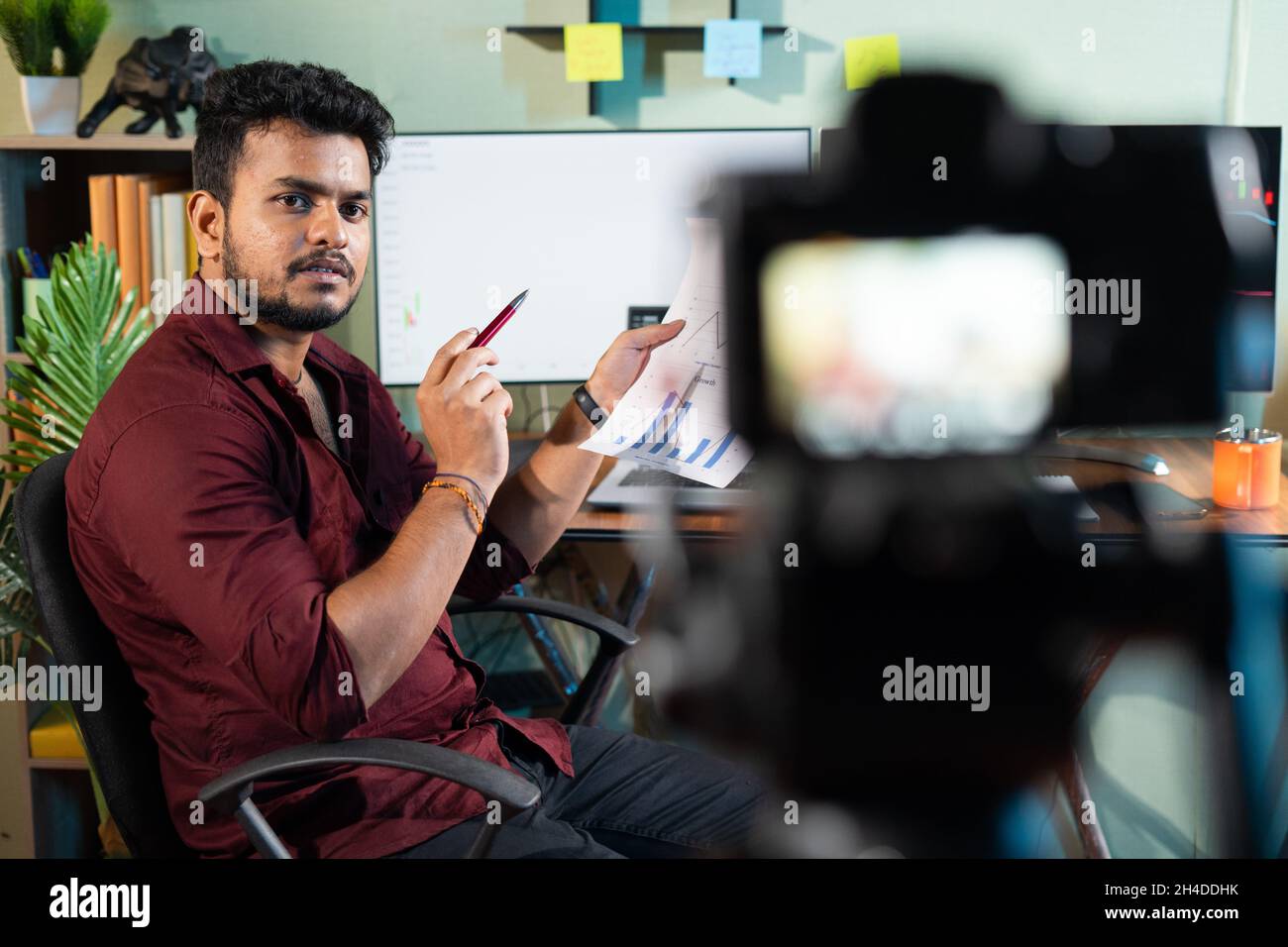 Teaching investor hi-res stock photography and images - Alamy