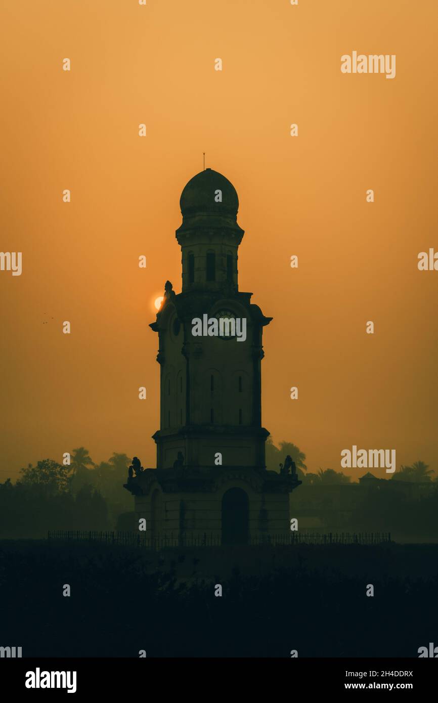 Silhouette of the Hazarduari Palace on the suns Stock Photo - Alamy