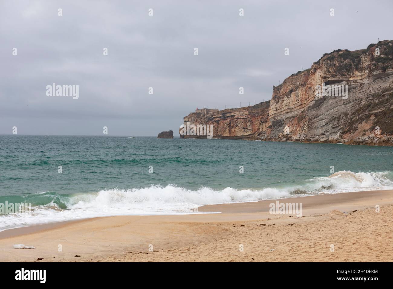 Der Strand von Nazare, Praia da Nazare Stock Photo - Alamy