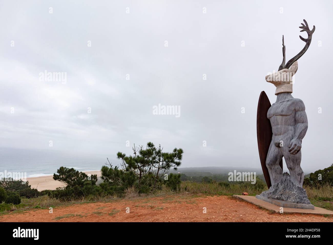 Statue von Adalia Alberto, Nazaré Stock Photo - Alamy