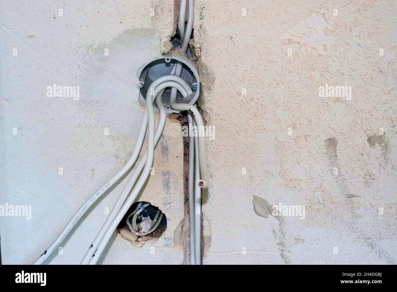 Bundle wires home hi-res stock photography and images - Alamy