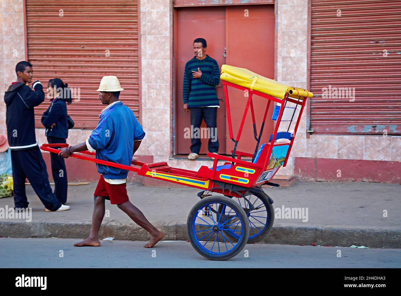 Madagascar. Antsirabe. Pousse-pousse, le taxi malgache. // Madagascar ...