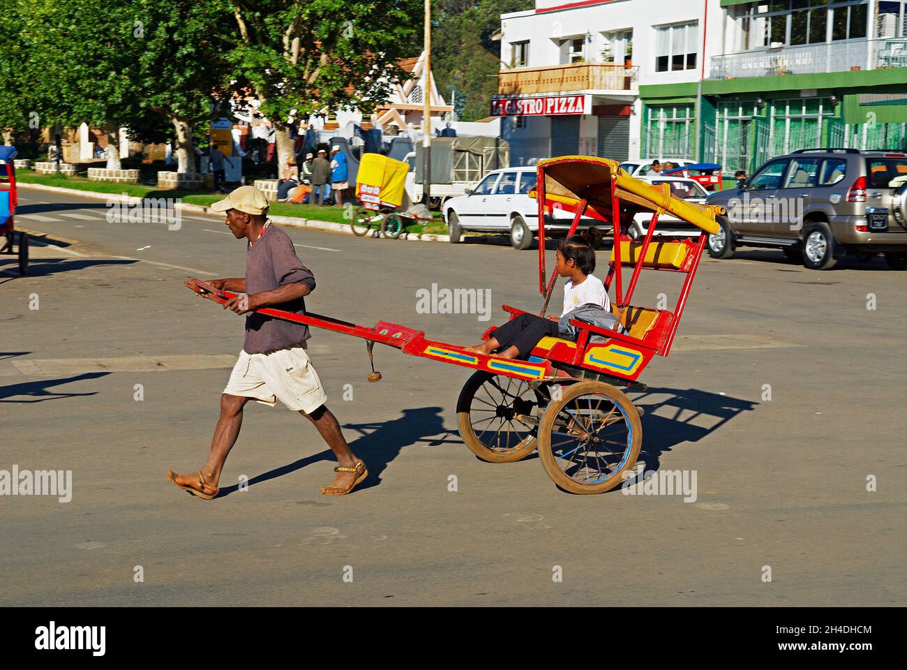 Madagascar. Antsirabe. Pousse-pousse, le taxi malgache. // Madagascar ...