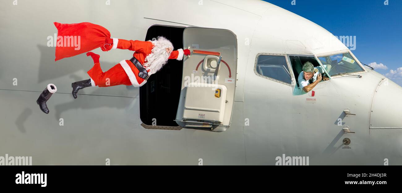 Santa airplane hi-res stock photography and images - Alamy